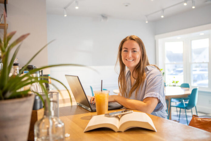 When There Is a Will There Is a Way - How to Pursue a Degree While Working - Akt in Motion